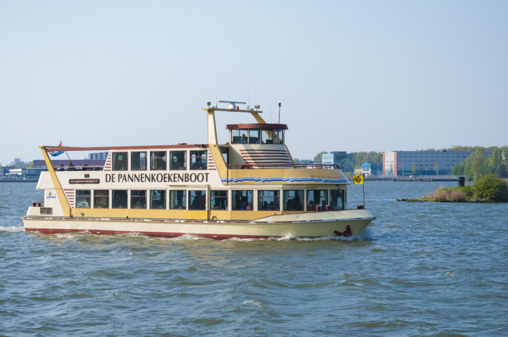 Pancake boat Amsterdam - Sail and eat pancakes!